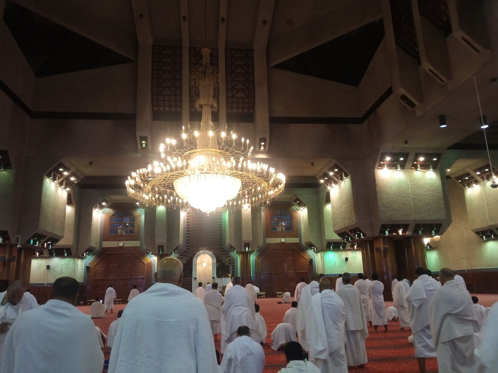 A Travel Review About Masjid-e-Aisha | Architecture & History